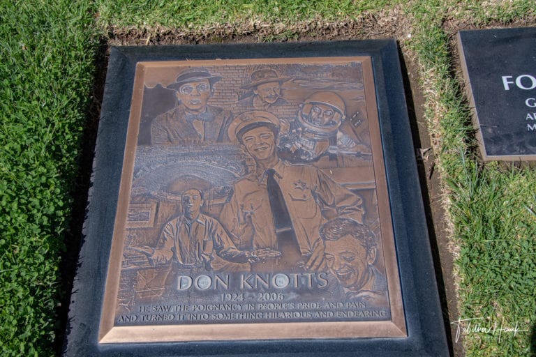 Top 25 Famous Graves To Visit | Famous Celebrity, Infamous Grave Photos ...